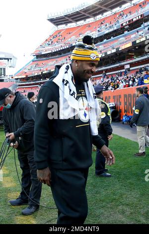 Pittsburgh Steelers tight end Eric Ebron (85) runs a route during an ...