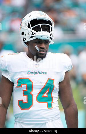 Miami Dolphins running back Malcolm Perry (10) warms up /C? before an ...