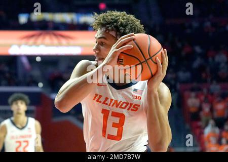 Illinois forward Benjamin Bosmans-Verdonk looks to shoot during the ...