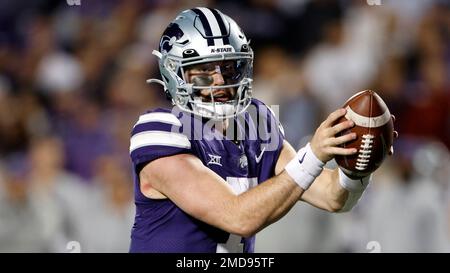 Kansas State quarterback Skylar Thompson (7) waiting to back on the ...