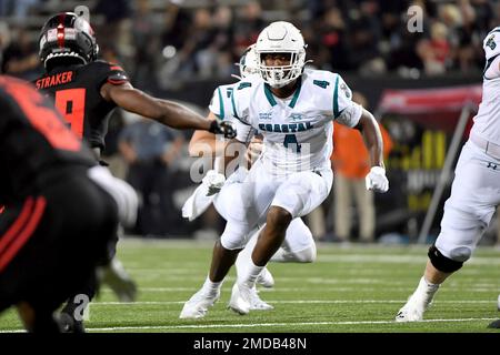 Coastal Carolina tight end Isaiah Likely (4) makes a one-handed catch ...