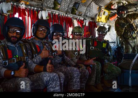 U.S. Army and Indian Marine Commandos Special Operations Forces prepare ...