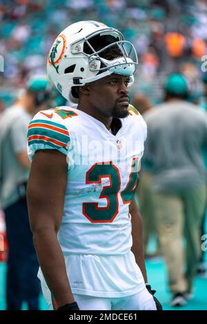 Miami Dolphins running back Malcolm Perry (10) warms up /C? before an ...
