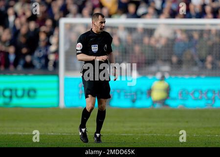 Referee Peter Bankes in action Stock Photo - Alamy