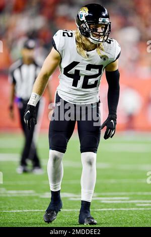 Jacksonville Jaguars defensive back Andrew Wingard (42) drops in ...