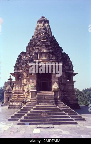 Khajuraho Carvings:- Built in mediaeval century by Chandela Dynasty ...