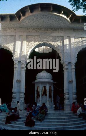 ISKCON temple in Juhu, Mumbai, India. Gaura Nitai murthis Stock Photo - Alamy