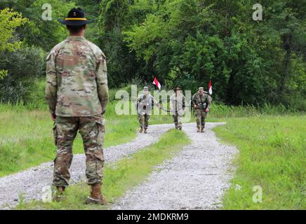 Guardsmen with the 1st Battalion 152 Cavalry Regiment participate in ...