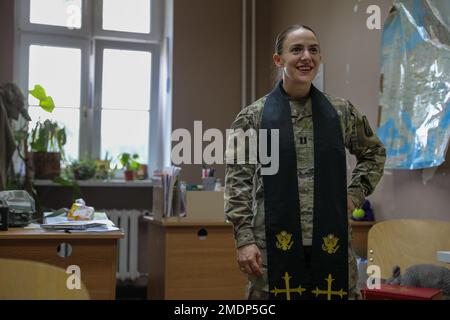 Soldiers assigned to 330th Movement Control Battalion arrive at Fort ...