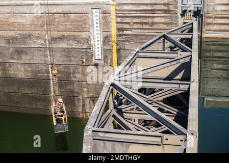 John Day Lock & Dam is located 216 miles upriver from the mouth of the ...