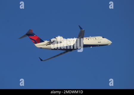 Delta Airlines Regional Jet Stock Photo - Alamy