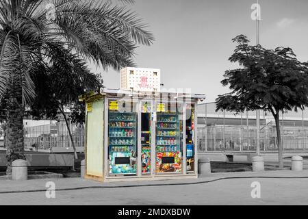 Food Vending Machine - Riyadh park Stock Photo - Alamy
