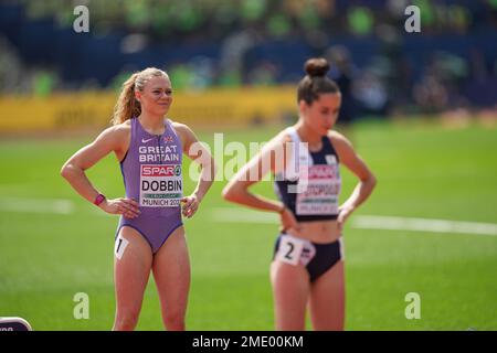 Beth Dobbin participating in the 200 meters at the 2022 European ...