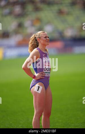 Beth Dobbin participating in the 200 meters at the 2022 European ...