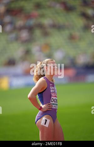 Beth Dobbin participating in the 200 meters at the 2022 European ...