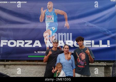 Italy's JACOBS Lamont Marcell poses for photo after winning the Men's ...