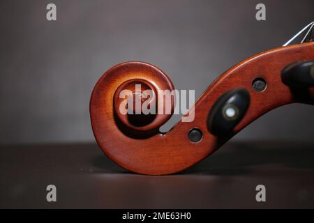 Wooden violin head in brown color Stock Photo - Alamy
