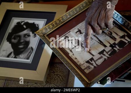 CORRECTS NAME OF BATTALION - World War II veteran Maj. Fannie Griffin ...