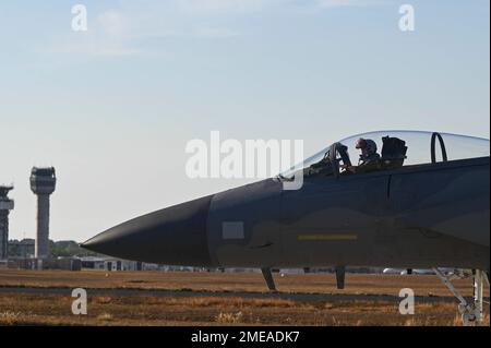 An F-15C Eagle taxis after exercise Hype Eagle Aug. 18, 2019, at Al ...
