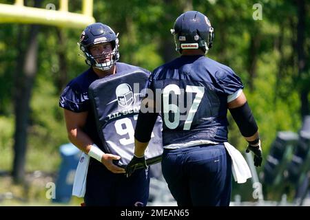 Chicago Bears offensive line Dieter Eiselen warms up during an NFL ...
