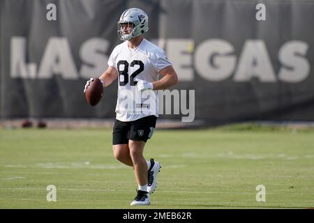 Las Vegas Raiders tight end Cole Fotheringham (85) warms up before an ...