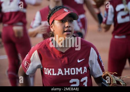 Oklahoma's Tiare Jennings (23) runs to second base after hitting a two ...