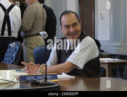 Alaska state Sen. Donny Olson, right, speaks with Sen. John Coghill on ...