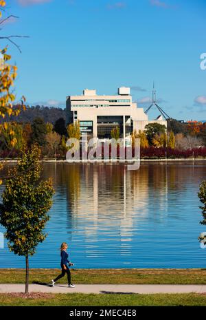 Lake Burley Griffin and High Court of Australia building, Canberra ...