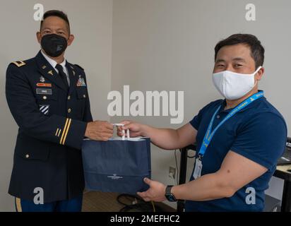 Col. Bruce Ong provided a presentation to medical students, Hawaii ...