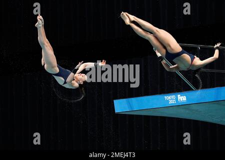 Eden Cheng and Lois Toulson of Britain compete during the women's ...