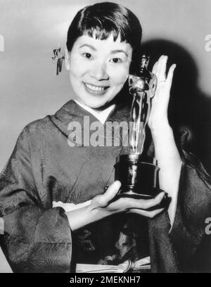 Miyoshi Umeki, the first Japanese to win an Academy Award, thanks the ...