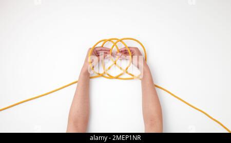 Jury Mast Knot, tying a multiple loop knot, pulling loops out, Step 7 ...