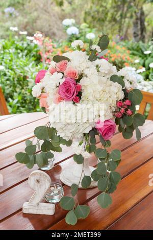 Decorated wedding banquet hall in classic style Stock Photo - Alamy