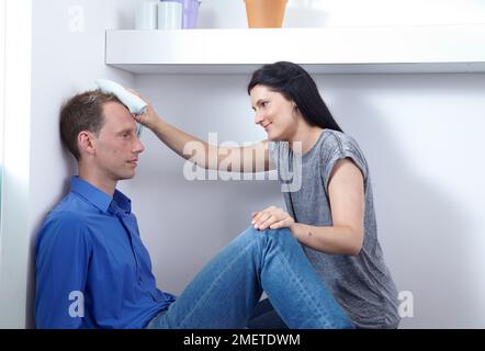 Woman holding a cold compress to her knee Stock Photo - Alamy