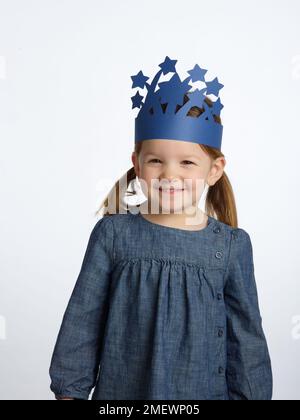Papercraft Paper crowns Girl in star crown Stock Photo - Alamy