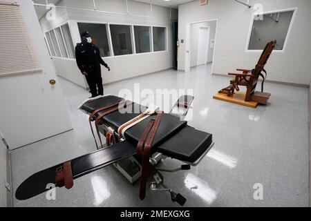 The gurney in the death chamber at Greensville Correctional Center in ...