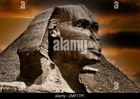 A striking close-up of the great sphinx of Giza (Cairo, Egypt ...