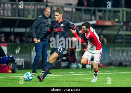EMMEN - (lr) Joey Veerman of PSV Eindhoven, Lucas Bernadou of FC Emmen ...