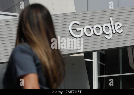 Google sign on Google's Mountain View campus Stock Photo - Alamy