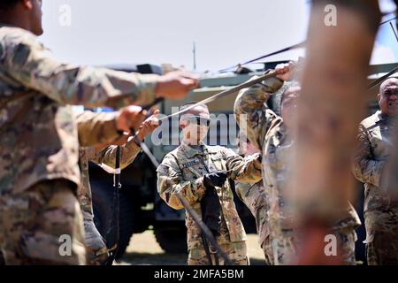 Soldiers in 524th Division Sustainment Support Battalion, 25th DSB are ...