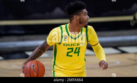Oregon guard Aaron Estrada (24) drives past Colorado guard Maddox ...