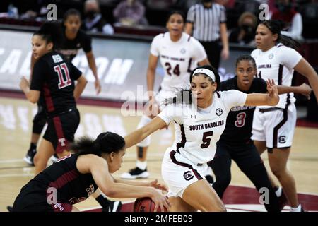 South Carolina forward Victoria Saxton (5) battles for a rebound during ...