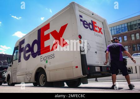 FedEx truck loaded with packages in Hollywood Stock Photo - Alamy