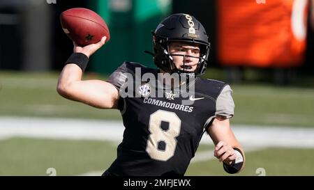Vanderbilt quarterback Ken Seals plays against Florida in the second ...