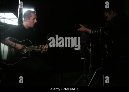 Yellowcard's Ben Dobson films a session in Brooklyn Stock Photo - Alamy