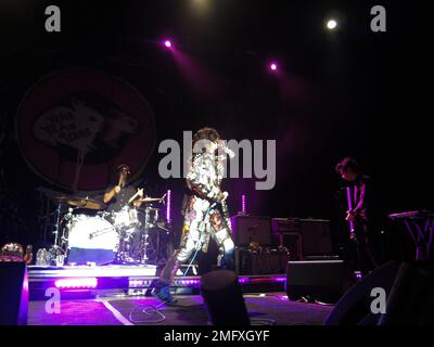 Yeah Yeah Yeahs in concert at the Kings Theatre in New York Stock Photo ...