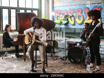 Victory Boyd films a session in Brooklyn Stock Photo - Alamy