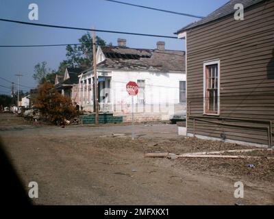 Aftermath - Miscellaneous - 26-HK-47-89. damaged houses near commercial ...