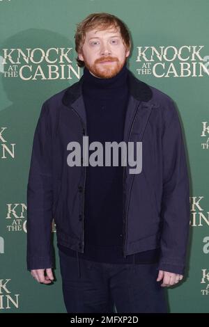 KNOCK AT THE CABIN (2023) RUPERT GRINT M NIGHT SHYAMALAN (DIR ...