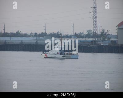 Coast Guard Cutters - Spencer - Aftermath and Rescue - 26-HK-332-34 ...